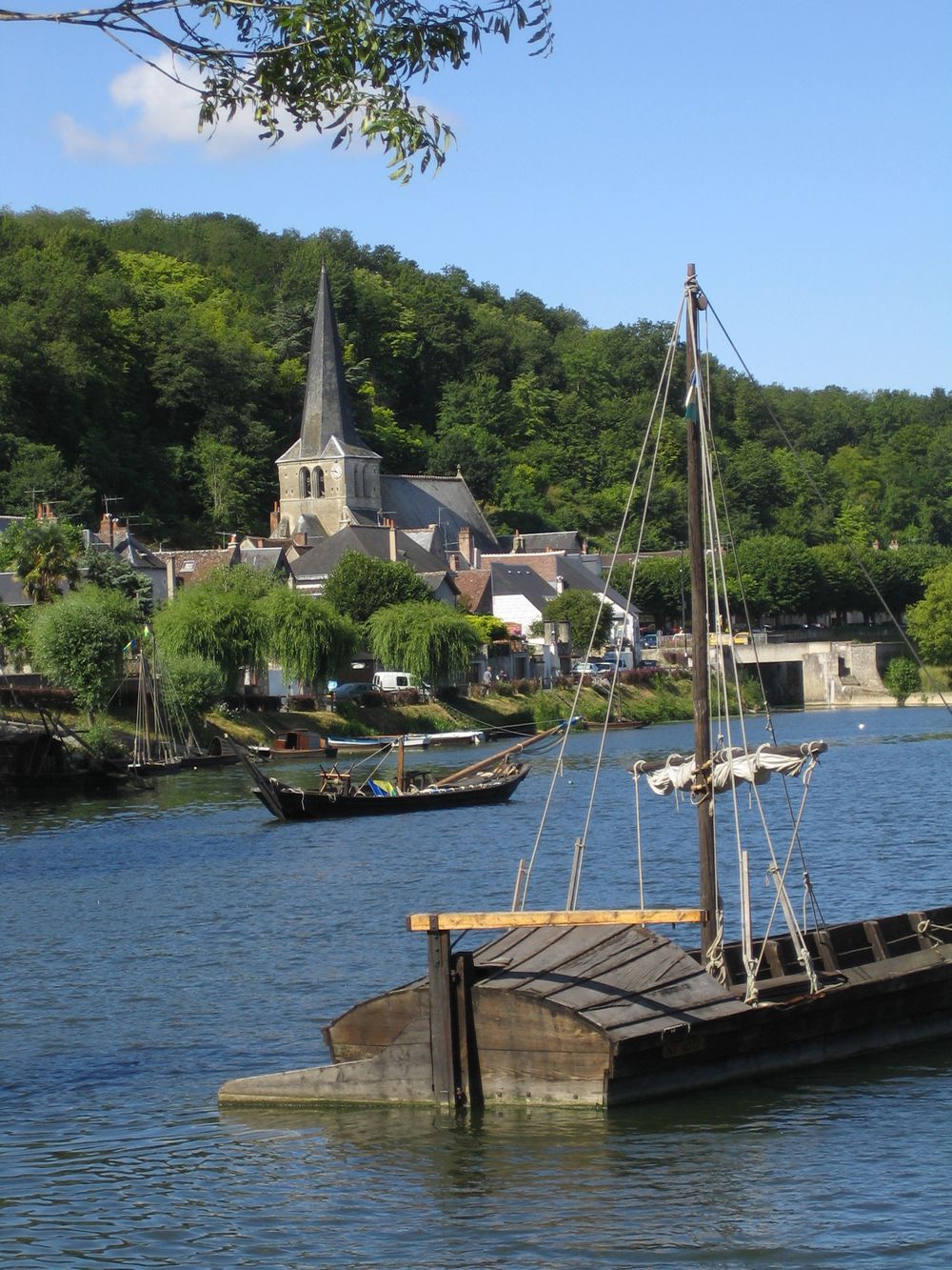 Le Cher, rivière naturelle et canalisée de sa source à la Loire
